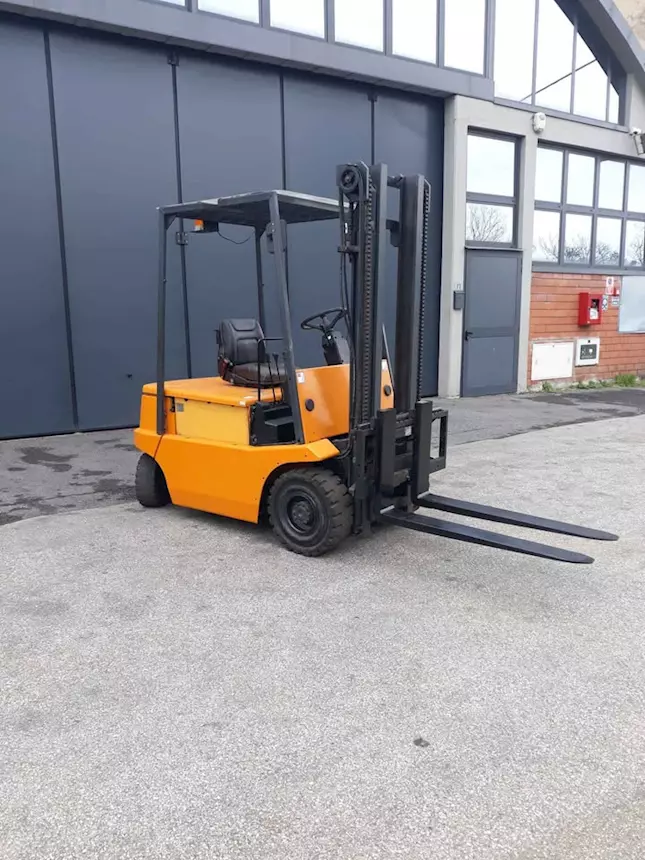 Muletto a batterie OM 15 e varie - in vendita a Prato