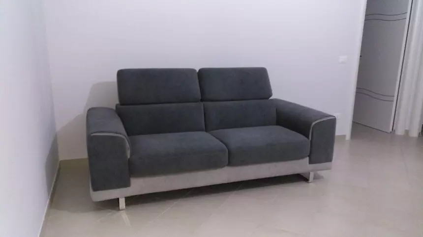 Divano tre posti made in Italy come nuovo, colore grigio - Foggia