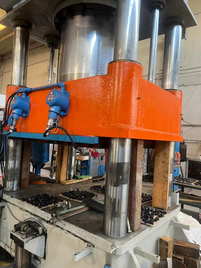 Pressa compressione 700 ton, prezzo trattabile - Pavia