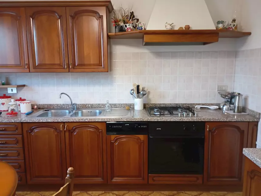 Cucuna classica legno vero - Cucine a Udine | AAAnnunci.it