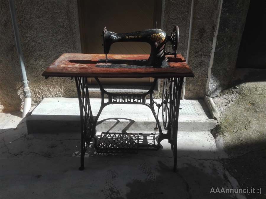 Macchina da cucire singer anni50, in legno - Mobili Antichi a Palermo
