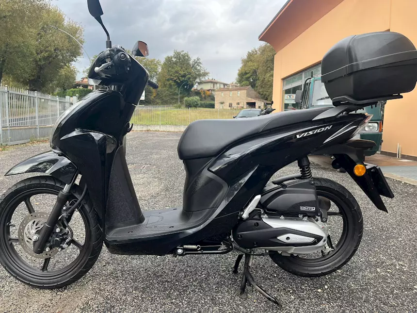 Honda Vision NSC 110 - Scooter 125cc a Terni, Umbria
