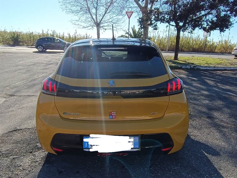 Peugeot e208 gt pack 136 CV Anno 2021 Km 30000 Berlina, in ottime ...