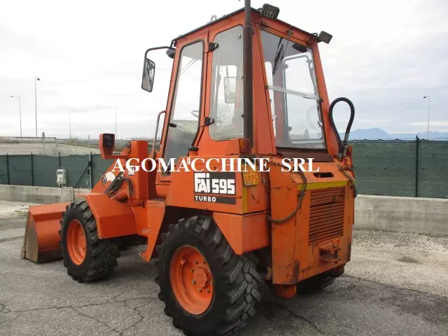 Pala gommata FAI 595 buone condizioni - Macchine Movimento Terra a Brescia