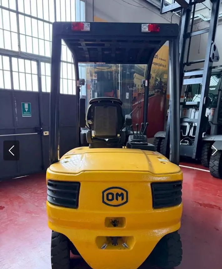 Muletto elettrico OM XE 30, gommato nuovo - Napoli