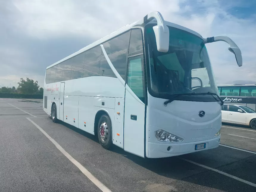King 5 € 57 posti Anno 2010 - Autobus a Brindisi