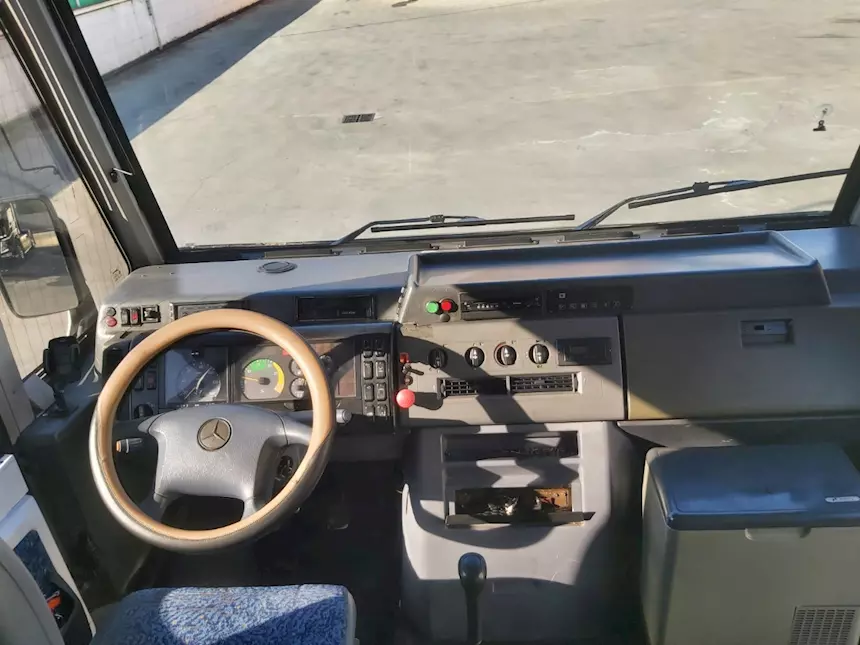 Mercedes 818 26 posti Anno 2004 Km 900000 Euro 3 - Roma