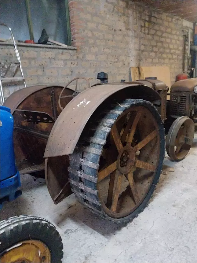 Fordson del 1916-da restaurare-va in moto - Trattori a Perugia