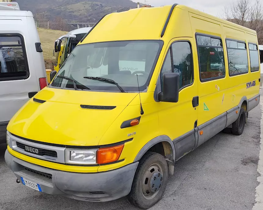 Scuolabus Marca Iveco Daily Km 0 - in vendita a Teramo