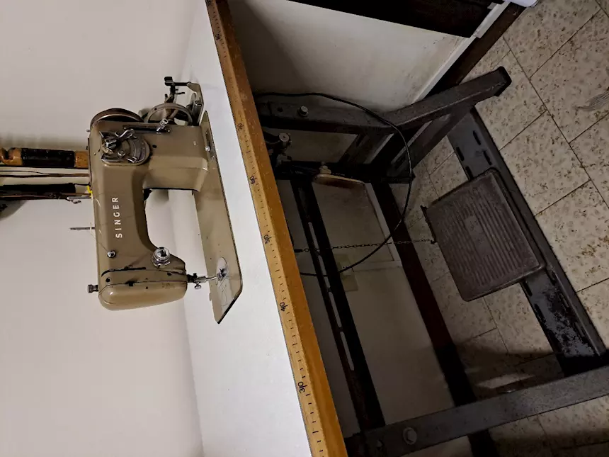 Macchina da cucire Singer 807 - in vendita a Lucca
