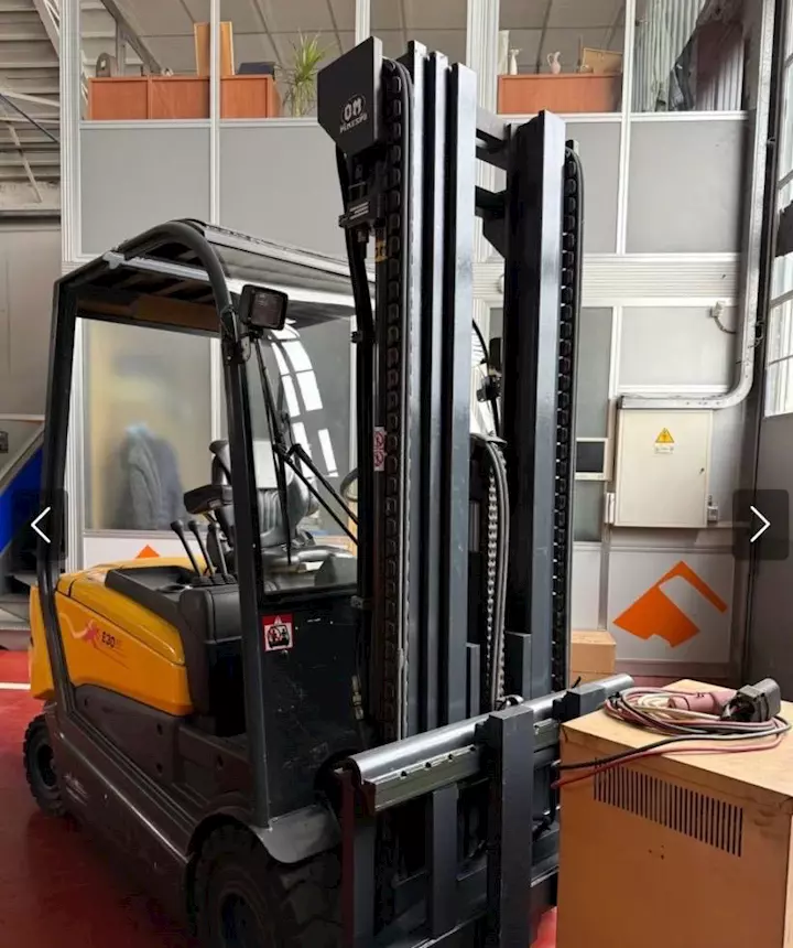 Muletto elettrico OM XE 30, gommato nuovo - Napoli