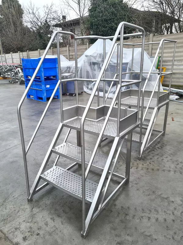 Scala con piattaforma da laboratorio usata - Torino