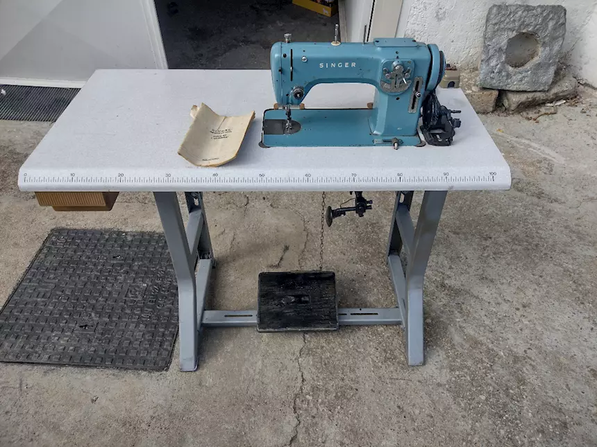 Macchina per cucire Singer modello 807 - Caserta
