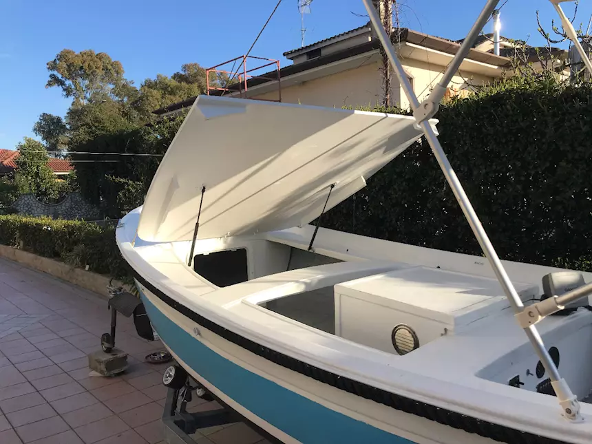 Gozzo 5mt con Carrello (650 kg) - Barche a motore a Latina
