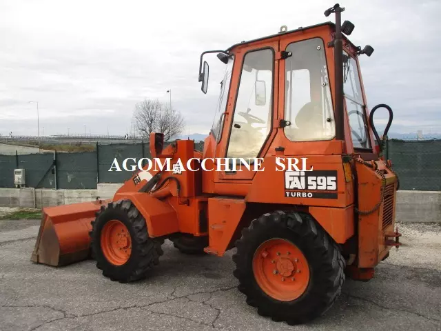 Pala gommata FAI 595 buone condizioni - Macchine Movimento Terra a Brescia