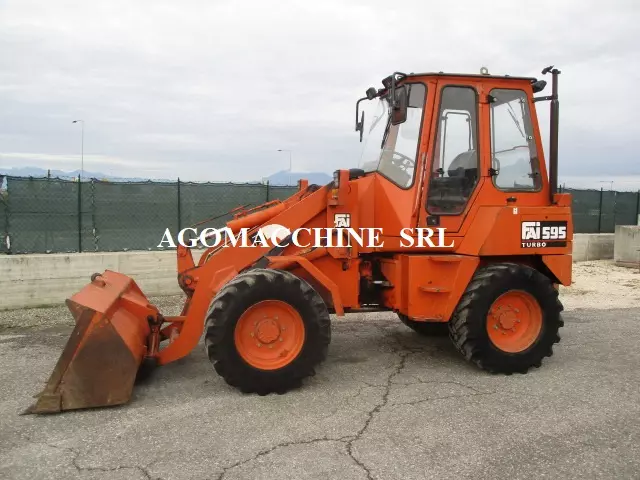 Pala gommata FAI 595 buone condizioni - Macchine Movimento Terra a Brescia