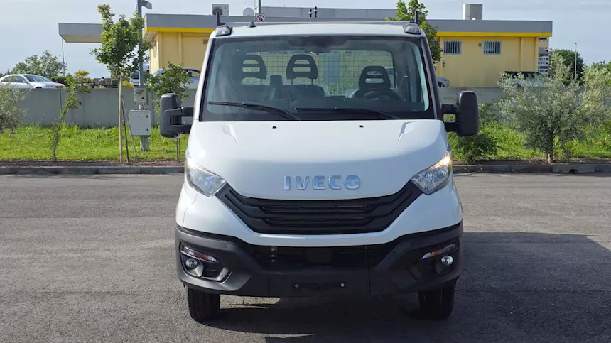 Iveco Daily 35C18 passo 3000 cilindrata 3000 180 CV cassone ribaltabile ...